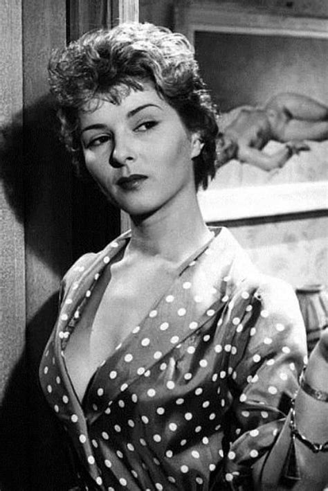 Delia Scala About Entertainmentie