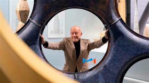 پاورپوینت بیوگرافی و تحلیل آثار نورمن فاستر 92 اسلاید معماری ايران