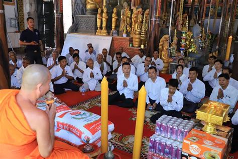 រដ្ឋបាលខេត្តកណ្ដាល នាំយកនូវទេយ្យទាន បច្ច័យ ទៀនចំណាំព្រះវស្សា ប្រគេនដល់ព្រះសង្ឃ