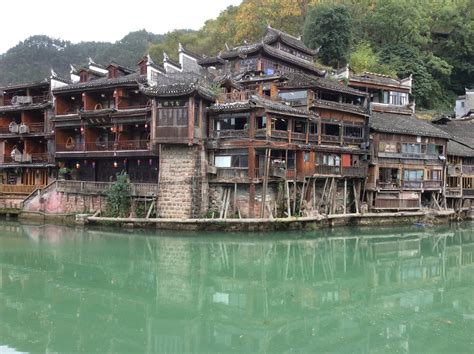 2025湘西州凤凰古城景区 沙湾景区游玩攻略 在沱江两岸各式吊脚楼古香 去哪儿攻略