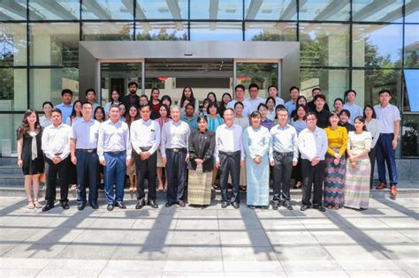 ပြည်ထောင်စုဝန်ကြီးနှင့် ပြည်ထောင်စုရှေ့နေချုပ် ဒေါက်တာသီတာဦး ဦးဆောင်သော မြန်မာကိုယ်စားလှယ်အဖွဲ့