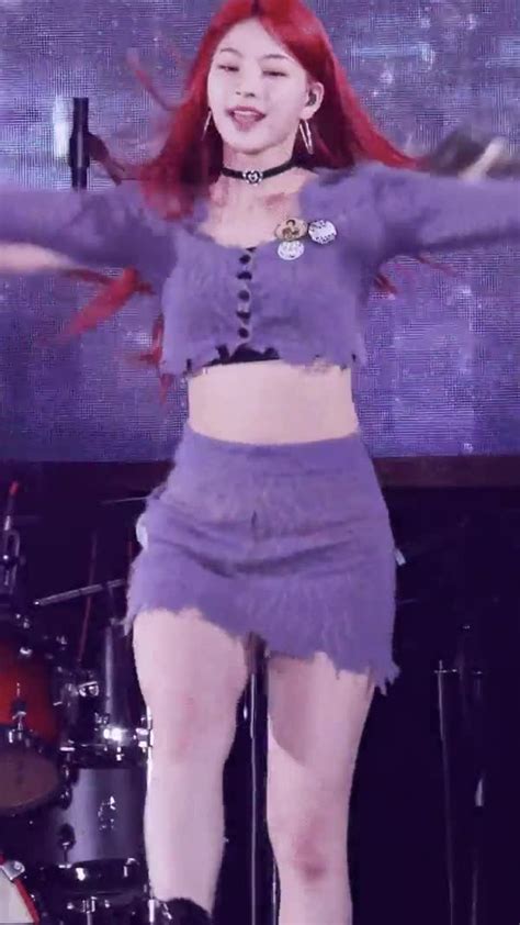 하얗고 두꺼운 허벅지 스테이씨 아이사