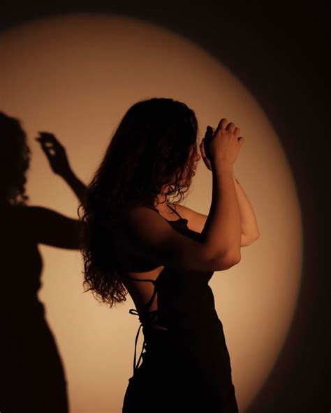 Женская фотосессия в 2024 г Фотосессия Студийные портреты Женская портретная фотография