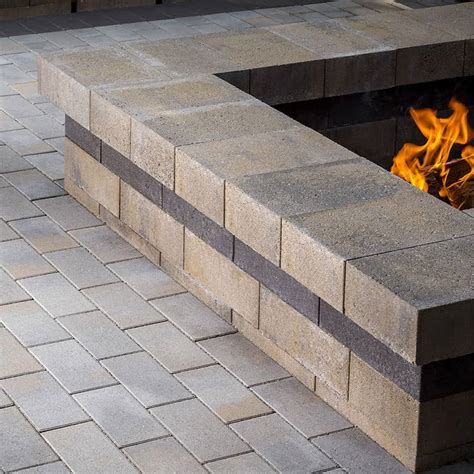 Easton Stone® 4 Smooth Freestanding Garden Wall Belgard