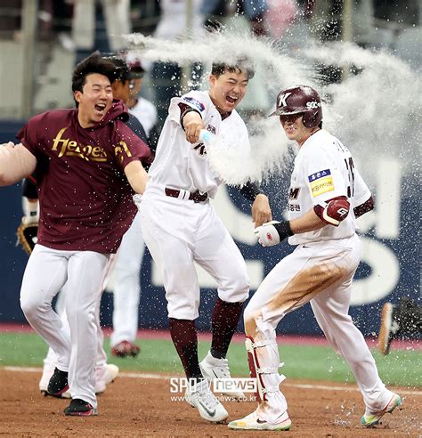 물 뿌려보기만 했는데… 절치부심 끝내기 키움 이형종 시작이 좋다