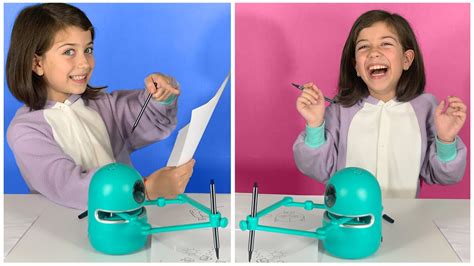 ემილია და რობოტი მასწავლებელი ერთად სწავლობენ და ხატავენ Youtube