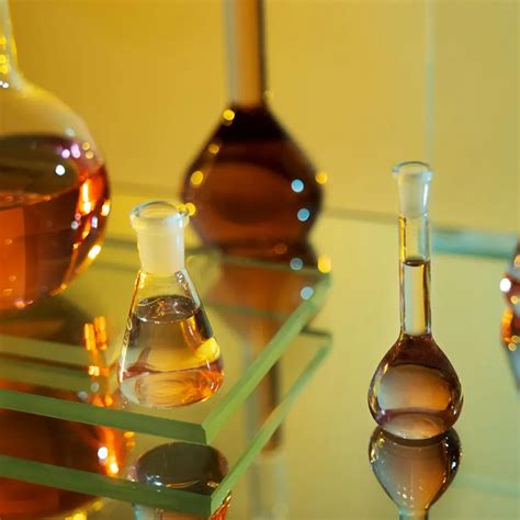 فروش انوع حلال های صنعتی فروش مواد اولیه شیمیایی اروند شیمی پارسیان مهر