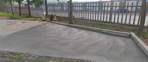“五治五比”强作风 社区“微改造” 缓解停车难题温泉汤居民小区