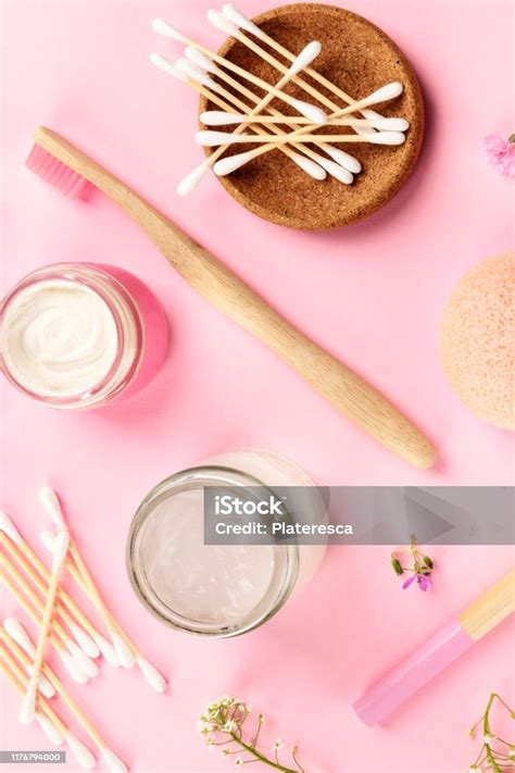 분홍색 배경에 플라스틱이없는 제로 폐기물 화장품 평평한 평형 패턴 개체 그룹에 대한 스톡 사진 및 기타 이미지 개체 그룹 대나무 재료 메이크업 화장품 Istock