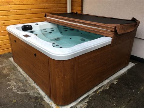 Outdoor Whirlpool Madeira 220x220 cm installiert in Groß Kreuz ...