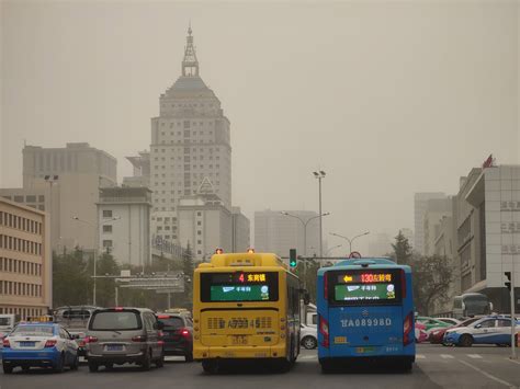 北方第十次沙尘进入尾声，冷空气降温剧烈，多省发布省级寒潮预警天气四川降雨