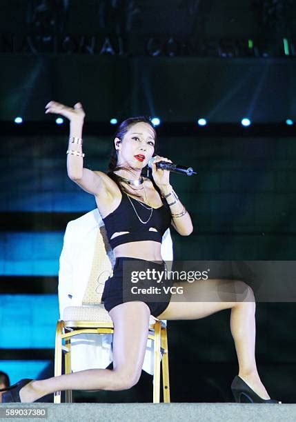 South Korea Shim Mina Sings In Wuxi Photos And Premium High Res