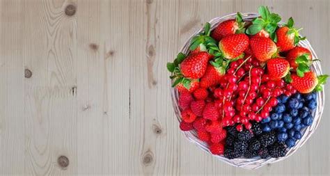 Заказать фруктовые корзины в Москве в подарок