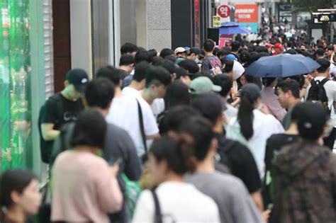 [포토] 파이브가이즈 오픈런 열기 아주경제
