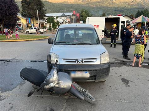 Dos Personas Hospitalizadas Tras Un Choque Entre Una Moto Y Un Auto En