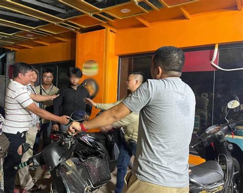 សមត្ថកិច្ច ចាប់ខ្លួន យុវជន ២នាក់ ក្រោយ ធ្វើ គ្រាប់បែកច្នៃបំផ្ទុះ នៅ ក្រុងសៀមរាប គេហទំព័រ