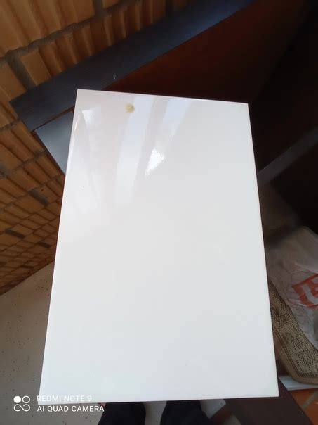 Плитка керамическая глазурованная белая для внутренней облицовки стен Размер 20 на 30 В