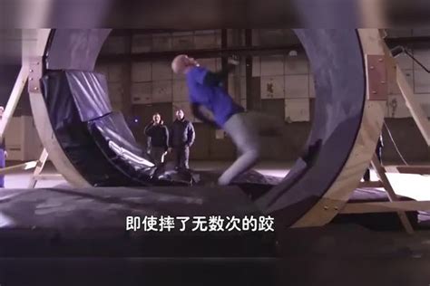 老外挑战零重力跑酷脚踏顶点堪比特效牛顿都忍不住叫好了 牛顿 顶点 老外
