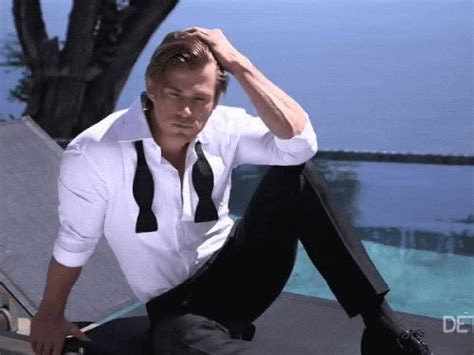 Just a fangirl Chris Hemsworth in Details photoshoot Homens Aparência masculina Masculino