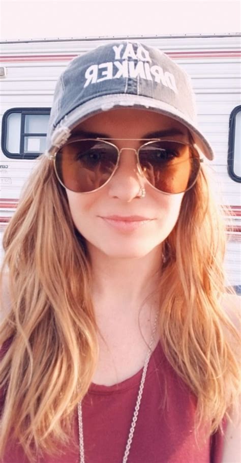 32 Sexy Girls With Glasses And Glutes Barnorama