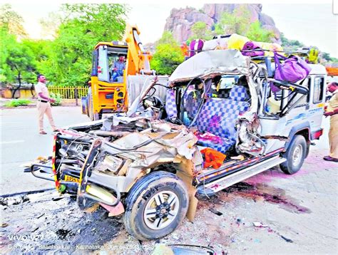కర్ణాటకలో ఘోర రోడ్డు ప్రమాదం Fatal Road Accident In Karnataka