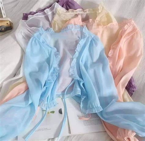 ရင္ထဲကခံစားခ်က္မ်ား ပိေတာက္ေတြပြင့္ျပီေလ မိုးရနံတို႔ က်ဴးရင့္ခဲ့ၿပီေလ အတာတန္ခူး ႏွစ္ဦးခ်ိန္မွာ