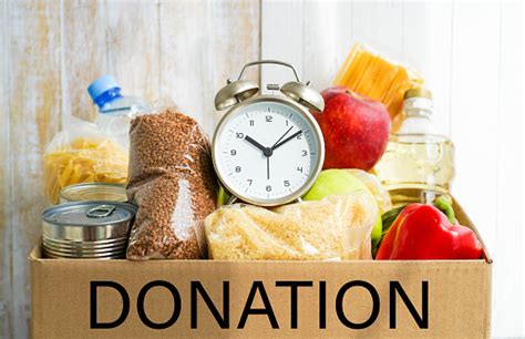 다양한 음식과 기부 상자 시계 알람 시계 오일 통조림 제품 곡물 오픈 골판지 상자 금융에 대한 스톡 사진 및 기타 이미지 금융 기부함 꿀 Istock