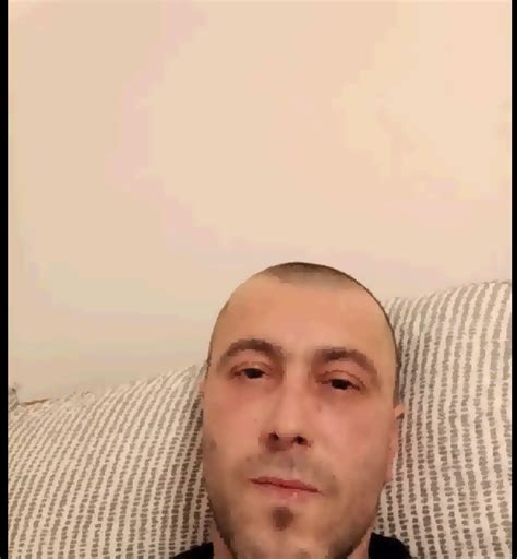 Muris Memic Ovaj Covjek Drka Ispred Web Kamere Sa Namjerom Da Zavede