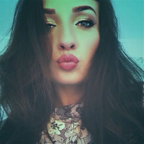 Yana Dova Ianajoanna On Threads