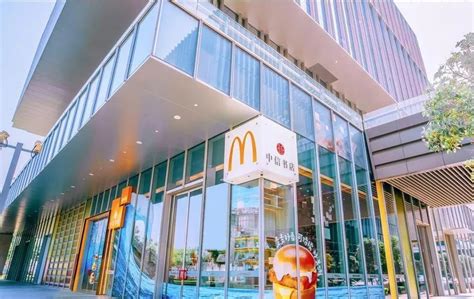 麦当劳增持 金拱门”，冲向万店的金拱门要面对竞争也更激烈了 36氪
