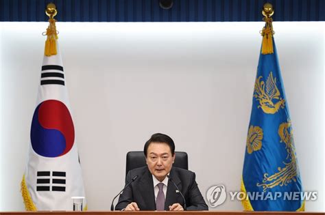 테슬라 일론 머스크 화상 접견하는 윤석열 대통령 연합뉴스