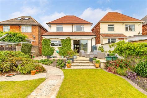 Wallisdown Road Poole Dorset Bh12 5by 3 Bed Detached House For Sale
