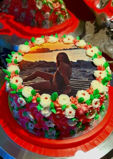 Фото готового тортика со съедобной картинкой от заказчицы Пример как оригинально и легко