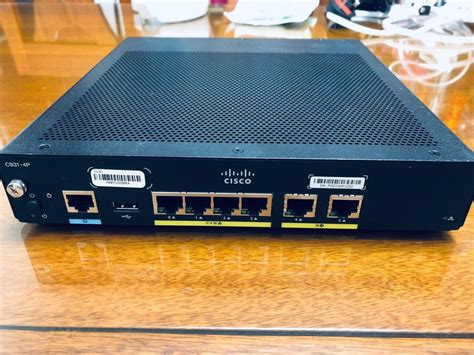 Cisco 931 Gigabit Ethernet Security Router 電腦＆科技 電腦周邊及配件 Wifi及上網相關產品 Carousell
