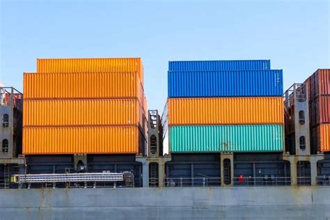 A Complete And Simple Shipping Container Stacking Process Shipping Containers Usa