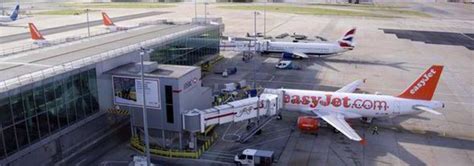 英国包车 中文司机兼导游的英国包车服务 英国包车接送机 定制英国包车自由行游玩线路行程 欧洲定制游