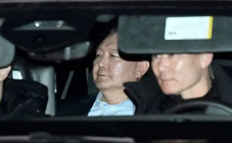 윤석열 대통령 구속영장 발부는 절대 안 돼 서울구치소 공수처 앞으로 모인 사람들 Bbc News 코리아