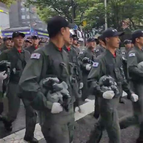 국군의 날 시가행진 시작 전 공군 혼성대대전투기 조종사 Eod 폭발물 처리사 Cct 공정통제사 군사경찰 특수임무대