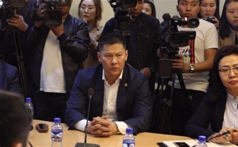 100 АЙЛЫг НҮҮЛГЭХ ТАЛААР БАРИЛГЫН МАТЕРИАЛЫН ЗАХ ХУДАЛДААНЫ ТӨВИЙН БИЗНЕС ЭРХЛЭГЧИДТЭЙ УУЛЗЛАА