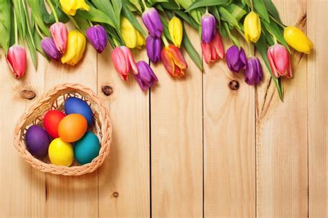 تخم مرغ های عید پاک در پس زمینه چوبی پس زمینه تعطیلات عید پاک 1201283