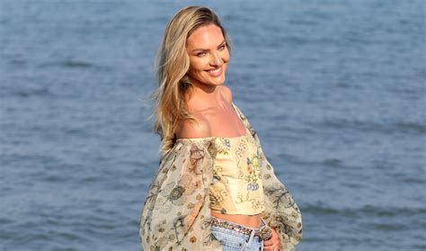 Candice Swanepoel Poses For Photos At The Beach In Venice Venice Film Festival Candice