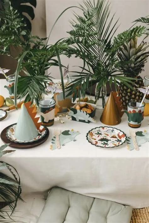 Un Anniversaire Denfant Sur Le Thème Des Dinosaures