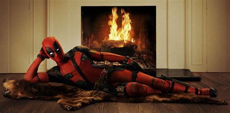 Ryan Reynolds Unveils Deadpool Movie Costume Joebattlelinesjoebattlelines