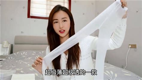 妹子试穿白色高跟鞋搭配白色丝袜，穿搭属于自己完美气质！高清1080p在线观看平台腾讯视频