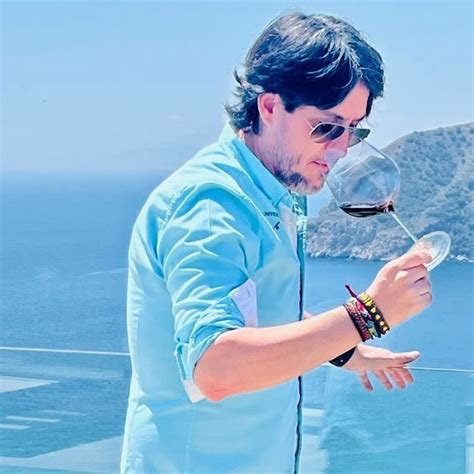 Winenipo Winenipo • Threads Say More