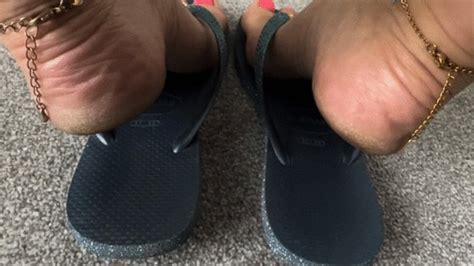 Feetwonders Dirty Feet Flip Flops And Pink Toes Feetwonders Clips Sale