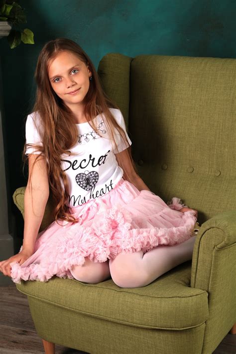 Download Free Photo Of Girlmodelarmchairpostureskirt From