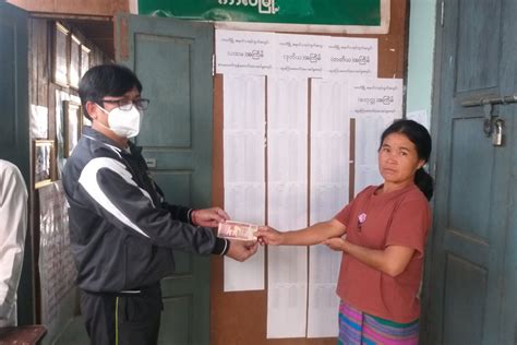 ကာလိမြို့ အမှတ် ၁ ရပ်ကွက်ရှိ ပုံမှန်ဝင်ငွေမရှိသော ထပ်တိုးအခြေခံလူတန်းစား အိမ်ထောင်စု ၉၆