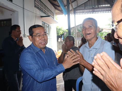 ឯកឧត្តម អ៊ូច ភា បន្ដជួបសំណេះសំណាលជាមួយ មន្រ្តីមូលដ្ឋាន អាជ្ញាធរភូមិ ឃុំ នាយកសាលា