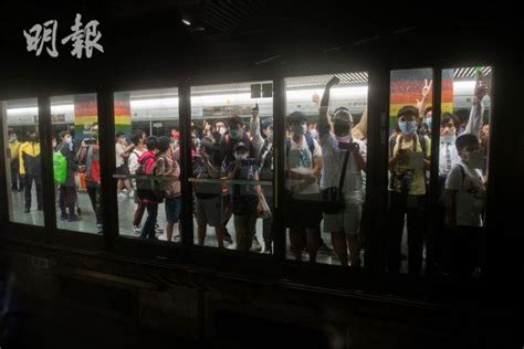 國產q Train開行 「盛裝」鐵路迷高唱「很興奮」 1258 20221127 港聞 即時新聞 明報新聞網